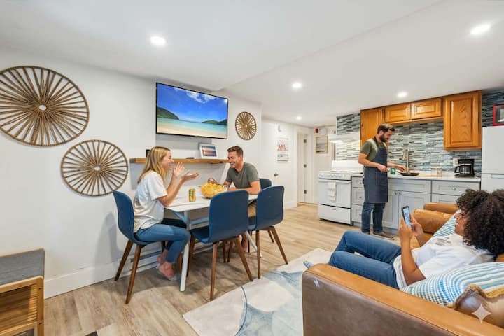 Across From Beach | Renovated | Parking - Hampton, NH