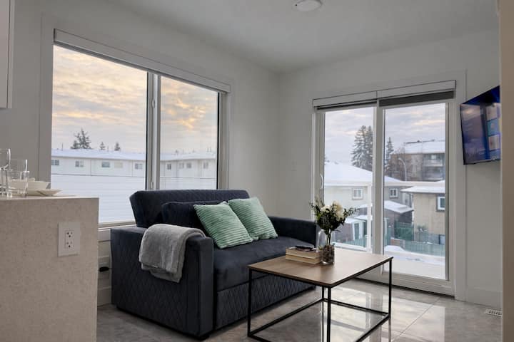 Cozy 2 Bedroom Suite | Pet Friendly| Heated Garage - Edmonton, Canada