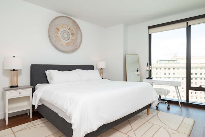 Back-bay Lux Central 2br Condo With Rooftop And Pa - Boston, MA