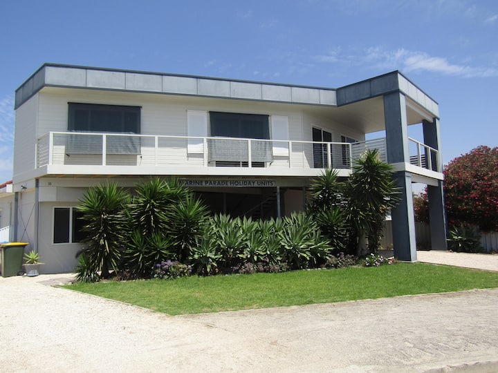 Marine Parade Holiday Unit 1- 3 Bedroom Downstairs - Port Vincent
