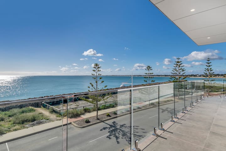 Oceanfront Retreat With Stunning Marina Views - Mandurah