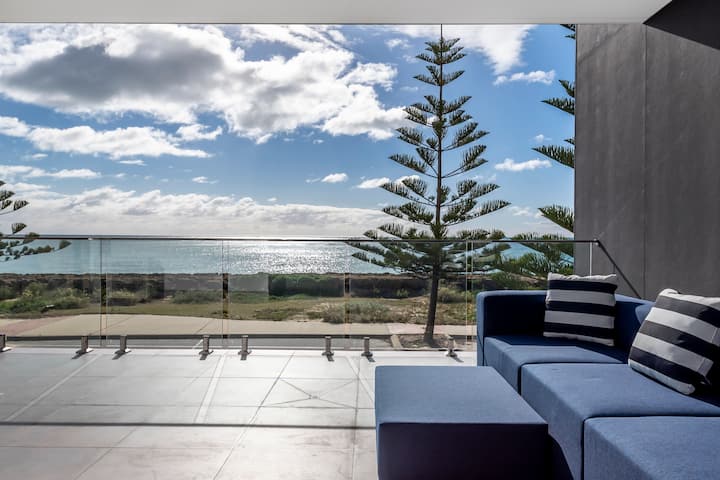 Marina-ocean Front Escape With Breathtaking Views - 曼杜拉