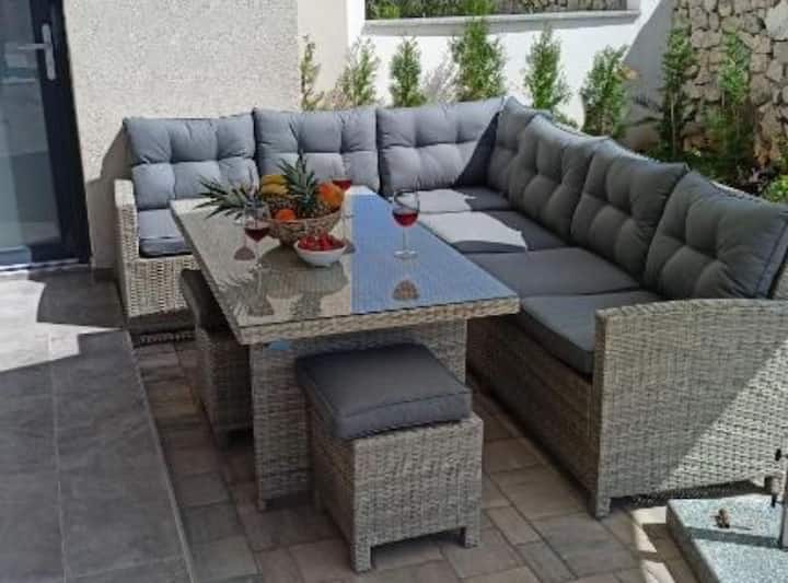 Villa Sunset With Outdoor Pool - 4 Bedroom - Skradin