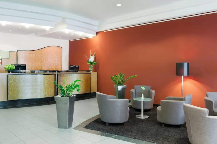 Convenient Spot Right Next To The Train Station - Augsburg