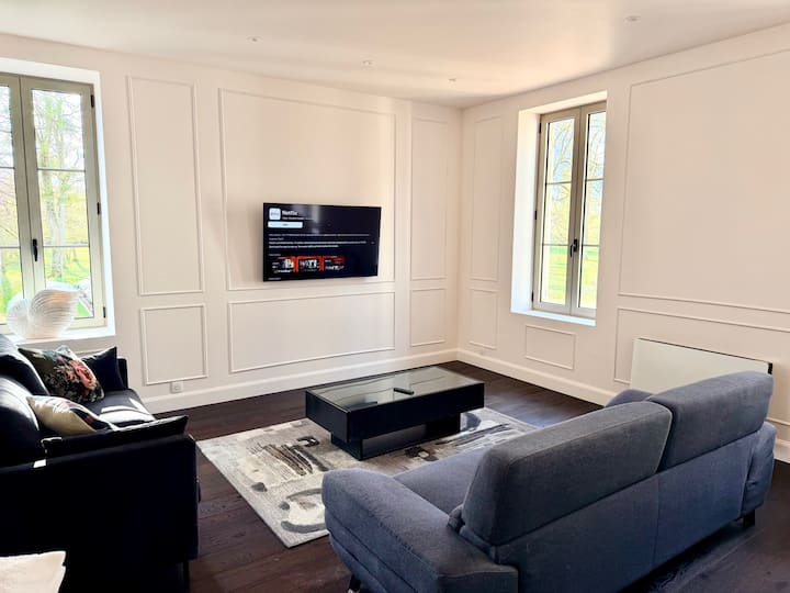 Gîte 4 Chambres Au Château De Charmeil - France