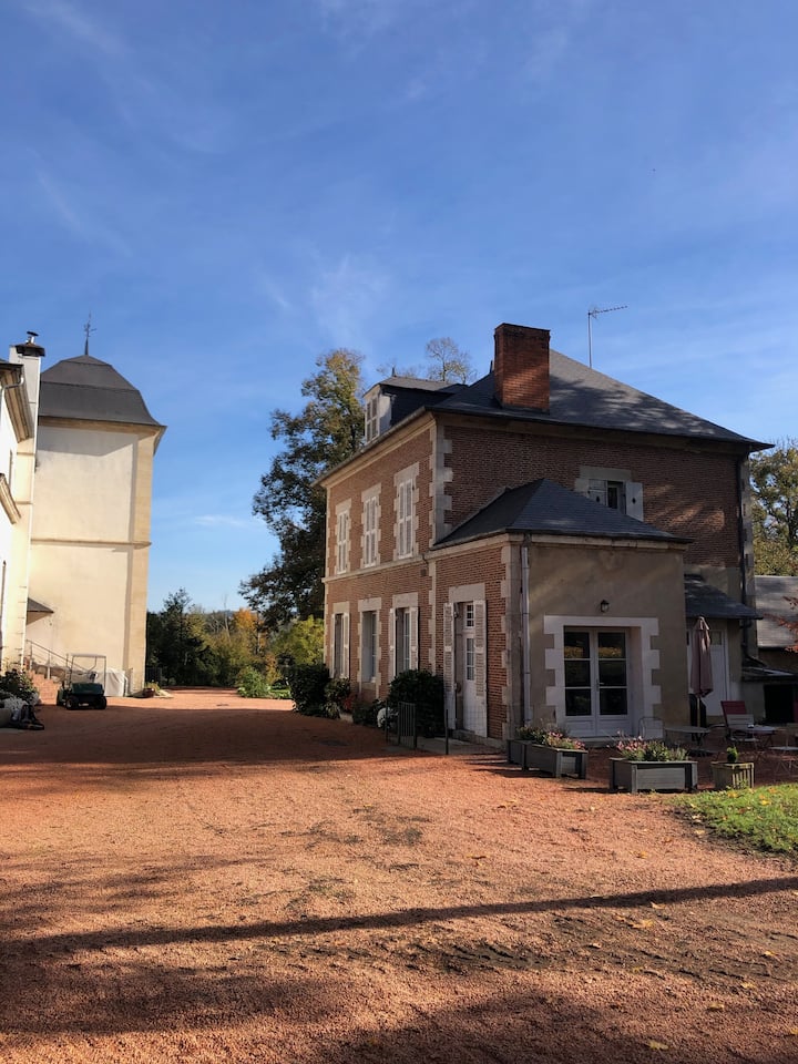 Gîte 4 Chambres Au Château De Charmeil - Allier