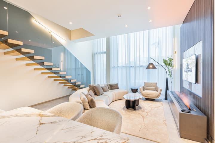 Luxury 3-floor Townhouse W/ Private Garden - Dubai