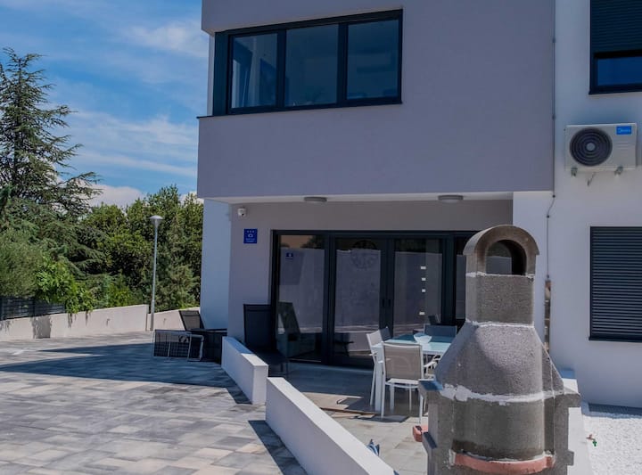 Azure Horizon Holiday Home Vodice With Pool - 3bed - Vodice