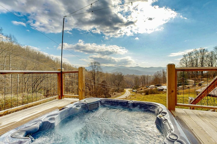 Charming Log Cabin With Full Kitchen And Hot Tub - Sylva, NC