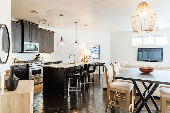 Lakeside Bliss Retreat / Barona Beach - West Kelowna