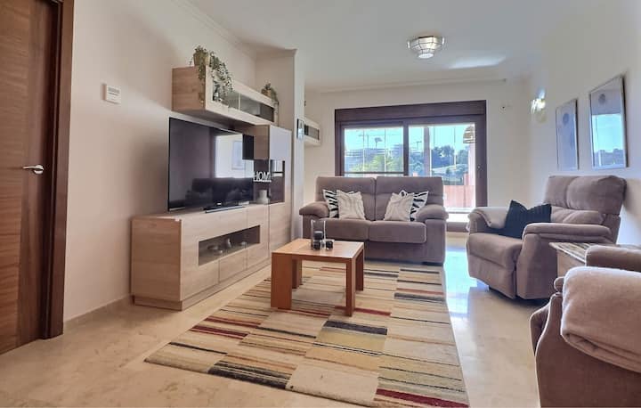 Spacious 4-bedroom Escape Your Perfect Getaway! - Manilva