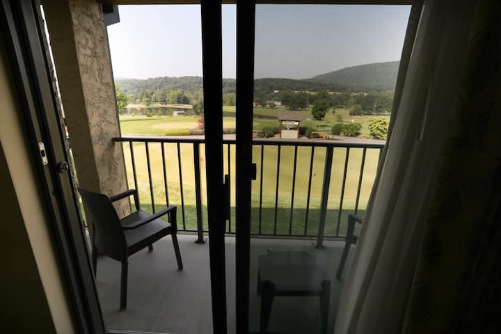 Carroll Valley Stay | Golf View Double Room - Emmitsburg, MD
