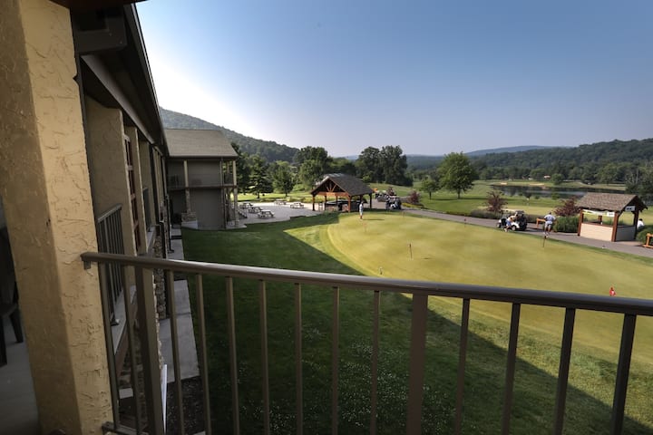 Carroll Valley Escape | King Room W/ Golf Views - Emmitsburg, MD