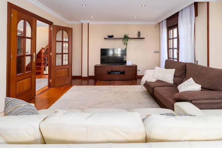 Chalet Con Jardín Junto A La Playa En Cantabria - Noja