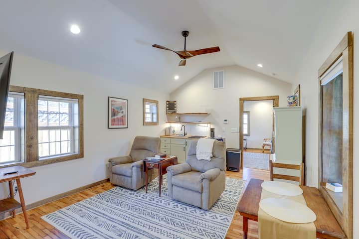 2 Blocks To Appalachian Trail: Updated Cabin! - Hot Springs, NC