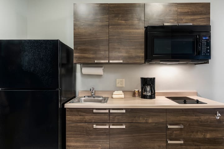 Convenient Suite With Kitchen, Pet-friendly - Idaho Falls, ID