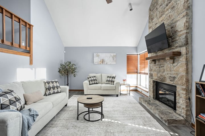 Speedway Retreat | Great For Families & Pets - Avon, IN