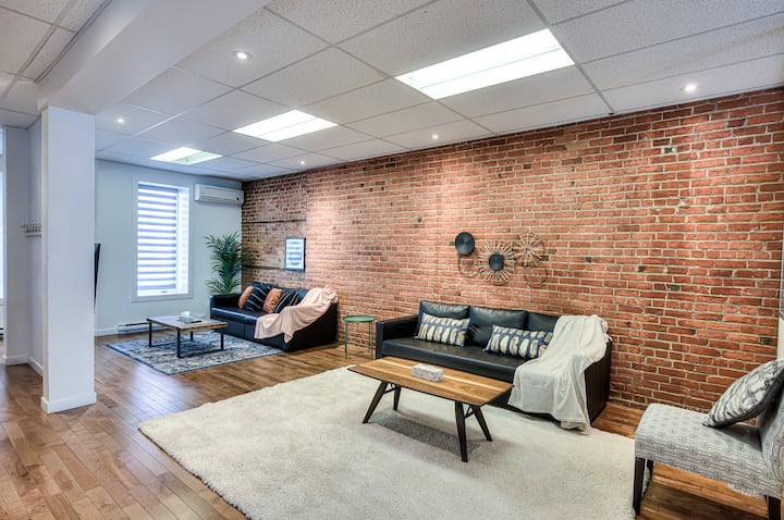 Montreal's Grande Prestige! Big Groups & Nightlife - Montreal