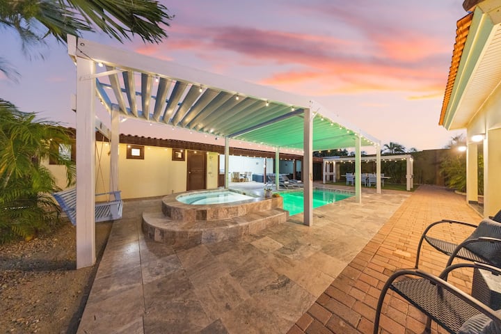 Luxurious 4br | 2 Min To Beach, Pool, Bbq, Gym - 아루바