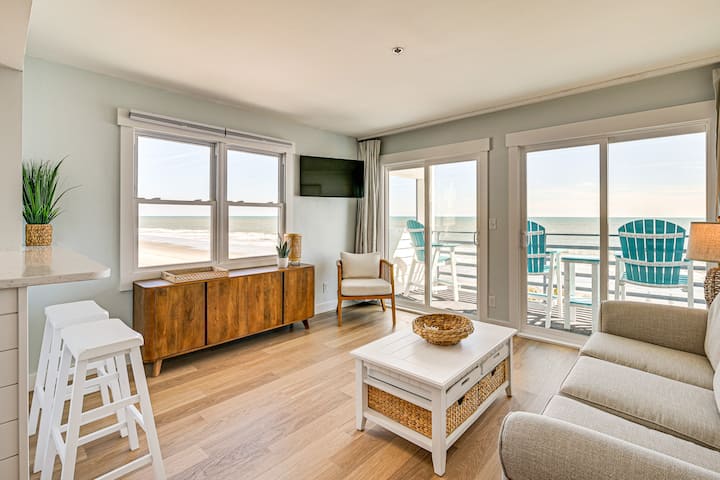 Pool & Beach Access: Scenic Murrells Inlet Condo! - Garden City, SC