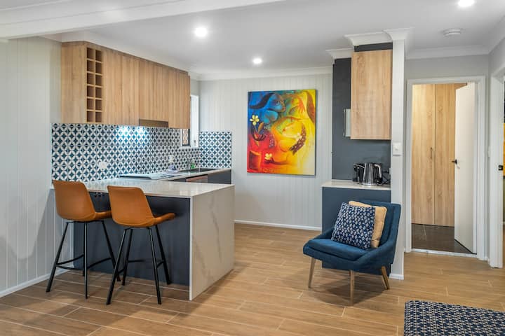 Stylish Coastal Retreat | Walk To Mooloolaba Beach - Alexandra Headland
