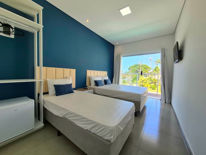 Apenas 2 Quadras Da Praia Da Enseada, Com Piscina - Guarujá