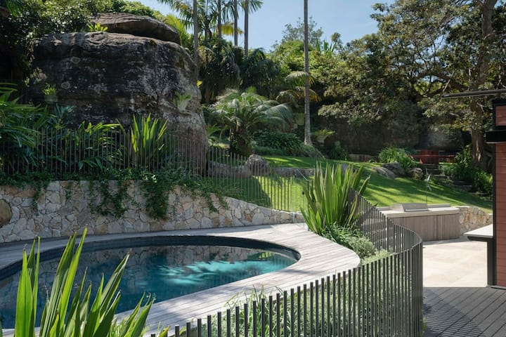 Crane Lodge - Sydney