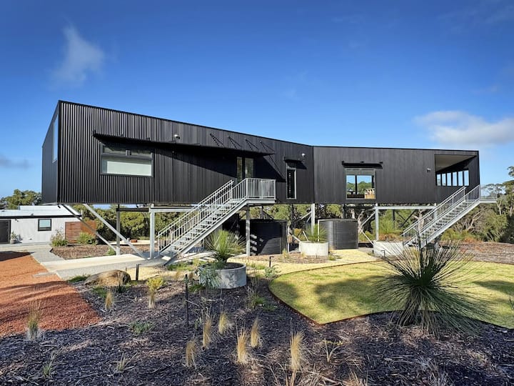 Lights Lookout: Elevated Home, Expansive Sea Views - Ocean Beach