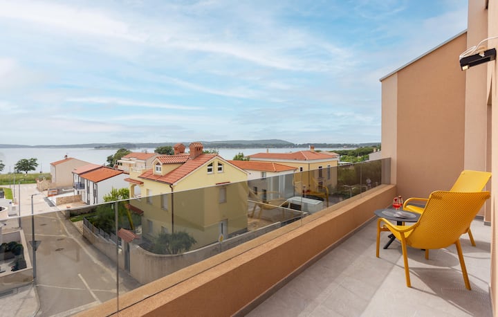 4 Bedroom Nice Home In Medulin - Medulin