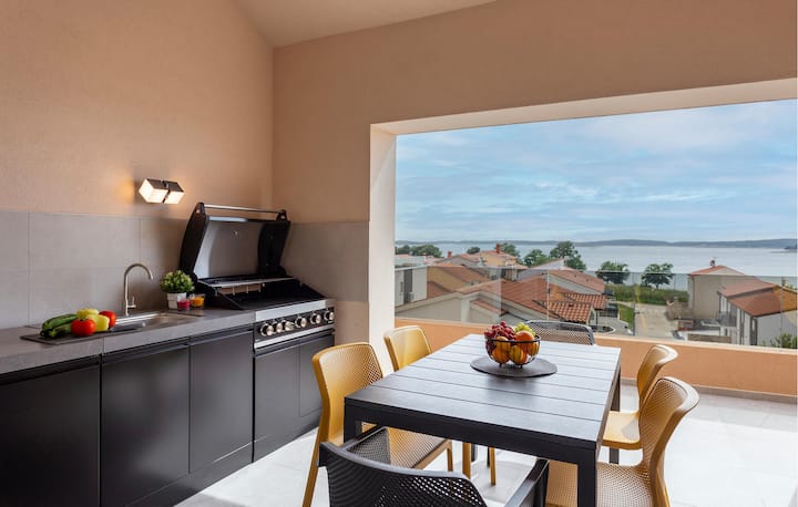 4 Bedroom Beautiful Home In Medulin - Medulin