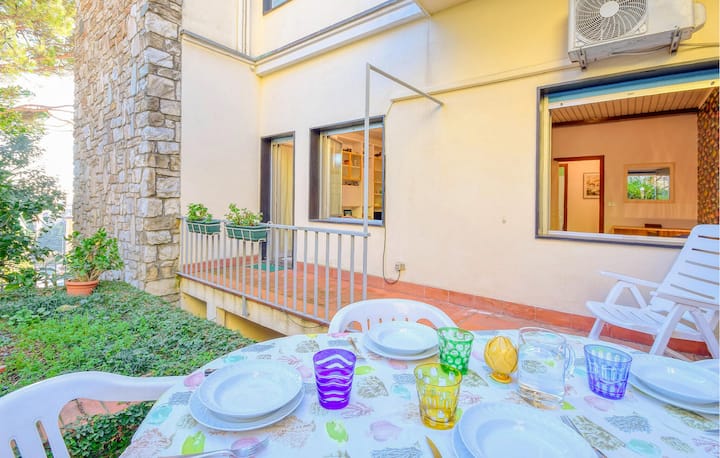 2 Bedroom Awesome Apartment In Chiavari - Chiavari