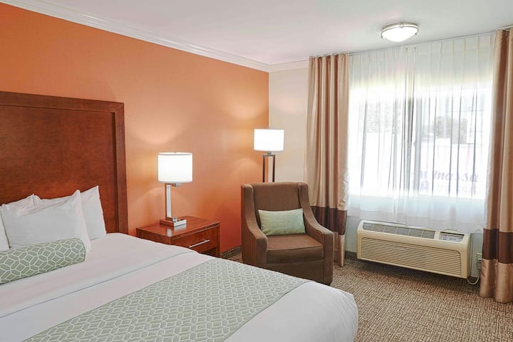 Elegant Cali King Room! - Los Angeles, CA