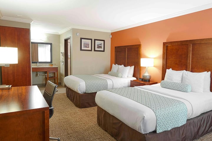 Comfortable Double-bed! - Los Angeles, CA