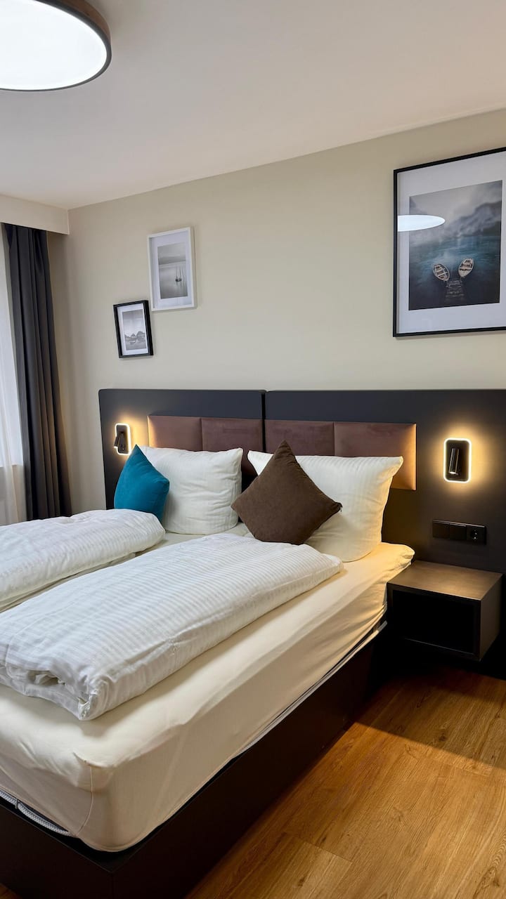 Doppel-/ Zweibettzimmer Mit Balkon Modern - Rottweil