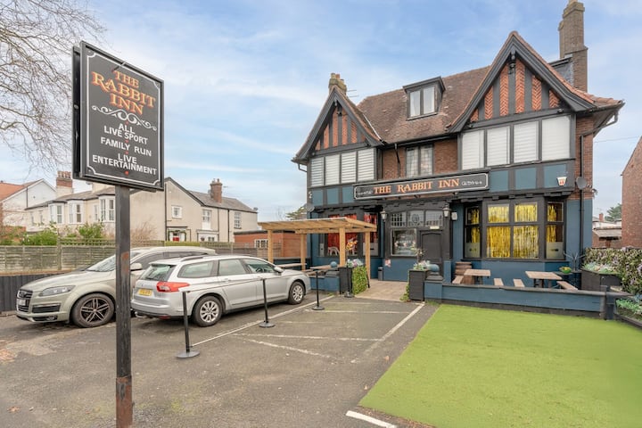 Southport Rabbit Retreat - Sleeps 15 - Southport