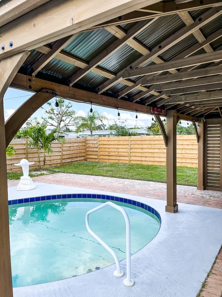 Dolphin Inn Near Englewood Beach - Manasota Key, FL