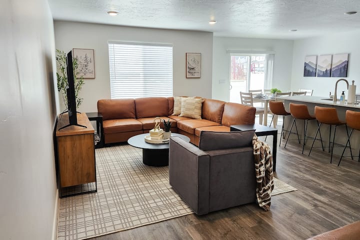 3 Br Townhouse W/ Mountain Views & Central Air - Cedar City, UT