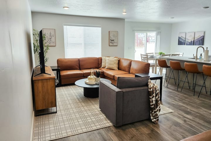 3 Br Townhouse With Mountain Views & Central Air - Cedar City, UT