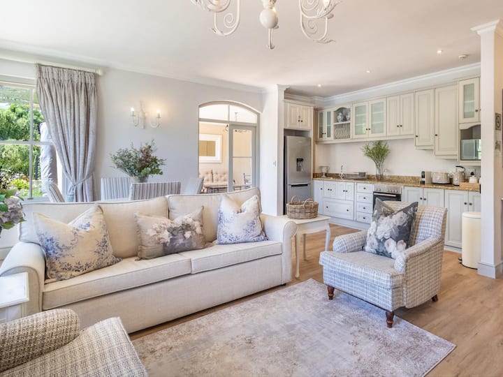 One Bedroom Lake View Villa 11a - Franschhoek