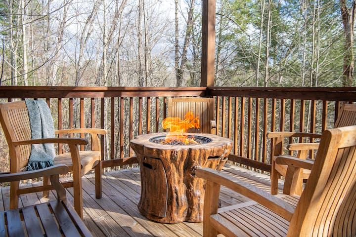 *Spacious 5bd Lodge Near Town! Hot Tub + Games!* - Pigeon Forge, TN