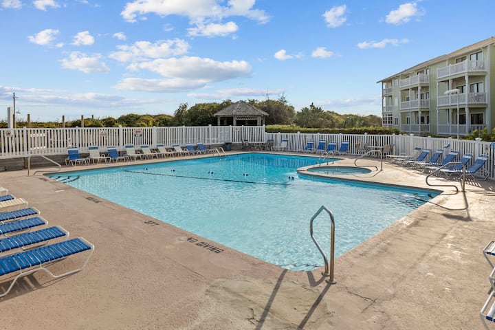 Pebble Beach C202 - Cozy Oceanview Condo - Swansboro, NC
