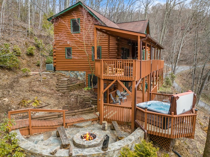 Luxury Log Cabin + Hot Tub, Pet + Biltmore Pass - Waynesville, NC