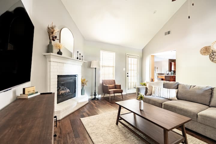 Family & Pet Friendly Oasis - Backyard - Patio - Southaven, MS