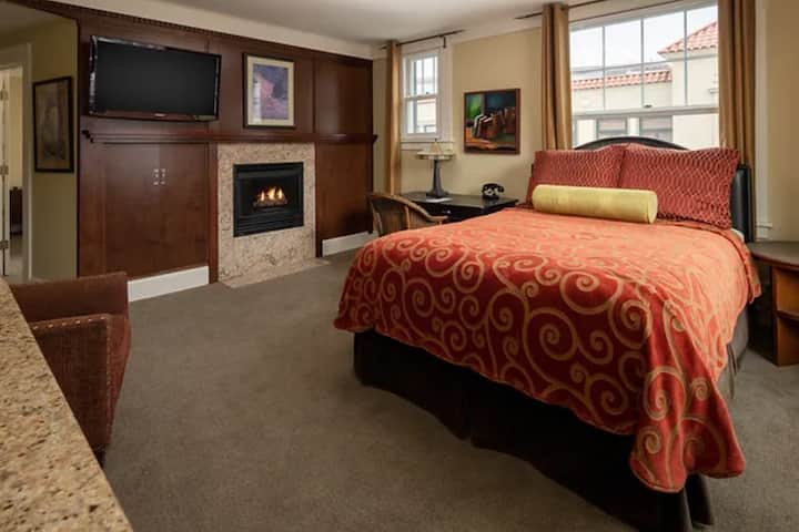 Two Historic Suites | Near Art Galleries - Astoria, OR