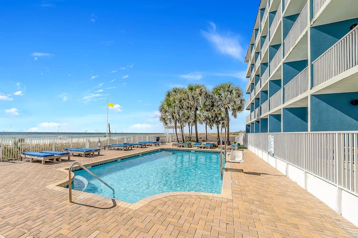 Spacious Beachfront Property! 4 Units W/ Kitchen - Panama City Beach, FL