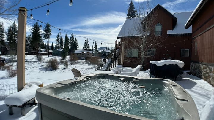 Bear Ridge Cabin: Hot Tub, Bbq, Quiet - South Lake Tahoe, CA