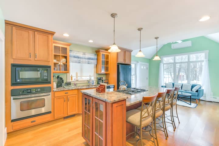 16 Mi To Boston: Home W/ Deck In Weymouth - Black Rock Beach, MA