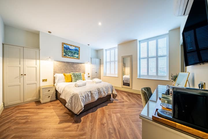 King Room (The Shrewsbury Chamber) - Nottingham
