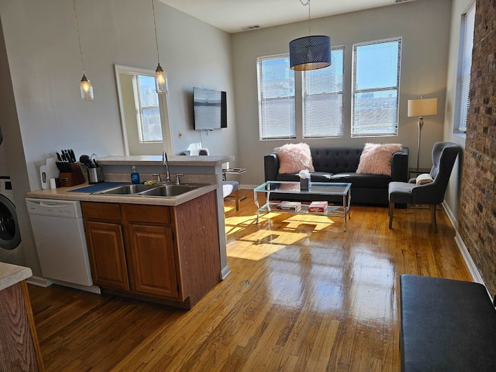 Two Bedroom West Loop - Wintrust Arena