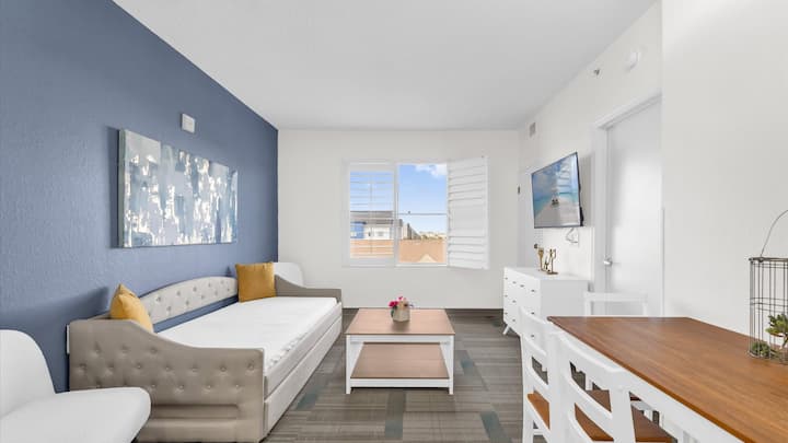 Newly Renovated Suite With Hot Tub And Pool - EDC Orlando